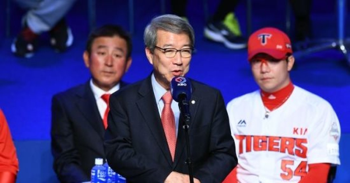 [ST포토] 인사말 전하는 KBO 정운찬 총재