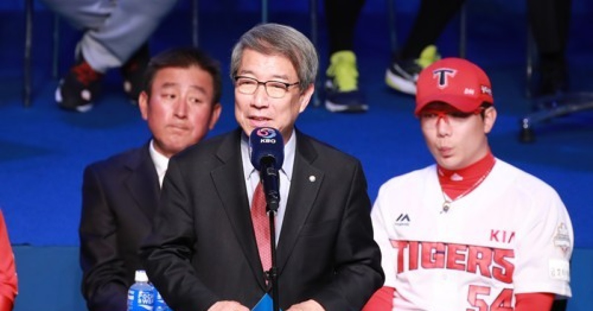 인사말 하는 정운찬 KBO 총재