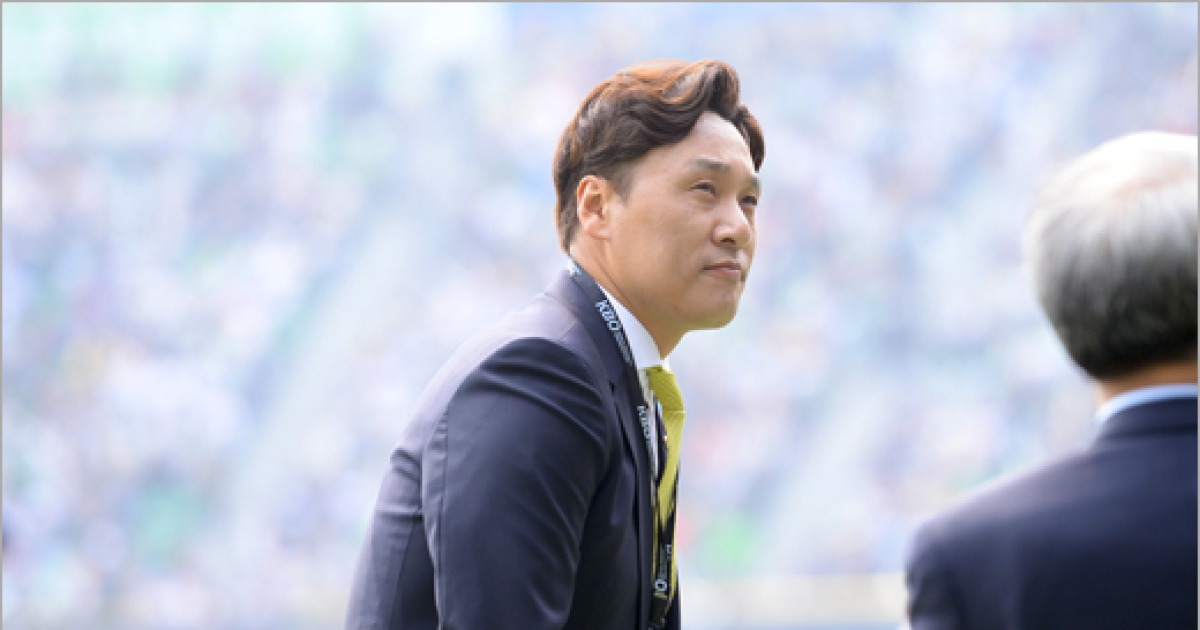 [MD포토] 이승엽 'KBO 홍보대사가 개막전 빠질 수 없지'