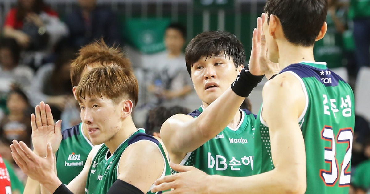 '두경민 29득점' DB, KGC 꺾고 4강 PO 먼저 1승