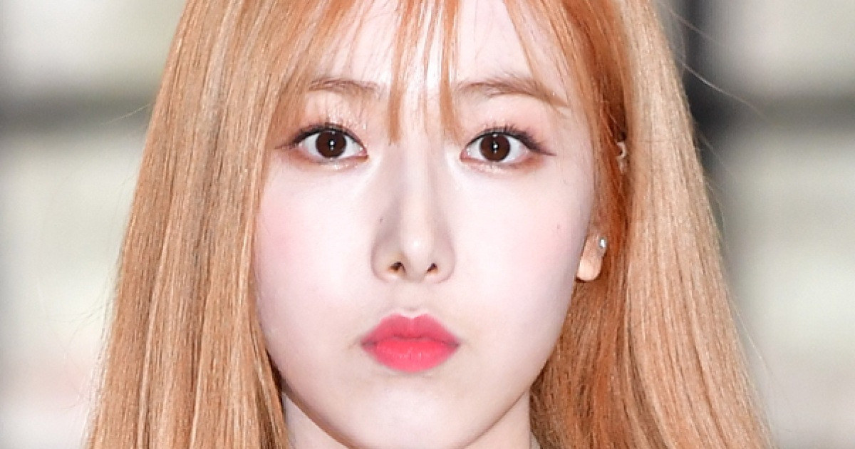 [포토엔HD] 여자친구 신비 '이른 아침 풀메이크업 미모'(공항패션)