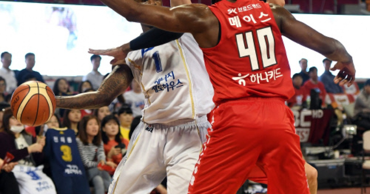 [포토]KCC 로드, 패스를 받아줘!