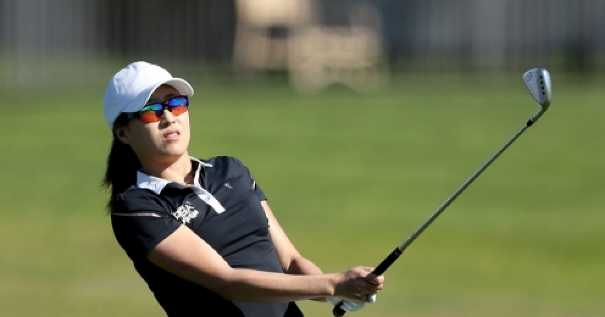 그린을 겨냥한 제니퍼 송의 아이언샷 [LPGA ANA인스퍼레이션]