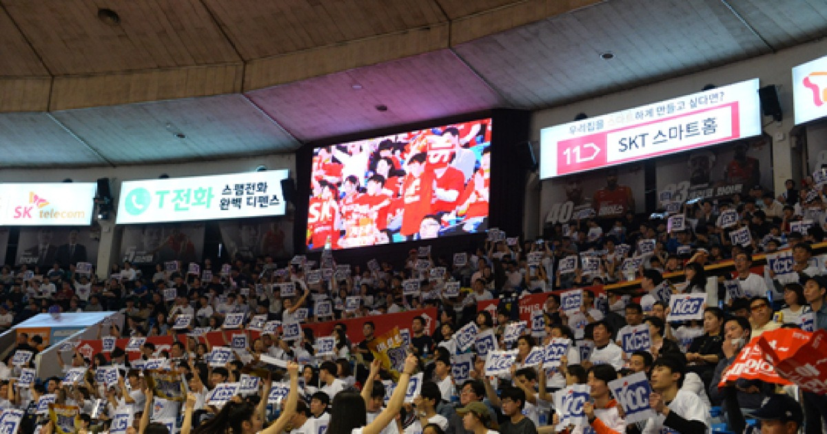 [JB포토] KCC를 응원하기 위해 찾은 KCC 원정 응원단