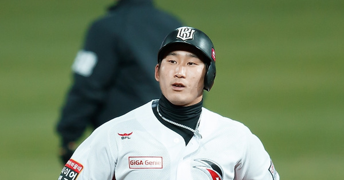 [SPO 톡] 'KBO 역사' 남긴 kt 이해창, "소중한 타석 살려 기뻐"