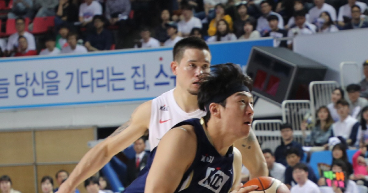 KCC, SK 꺾고 반격..플레이오프 1승2패