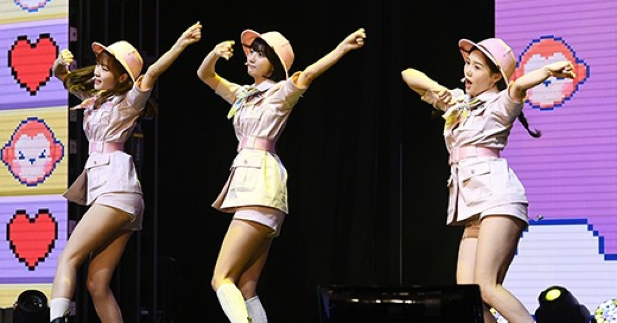 [t포토] 오마이걸 반하나 바나나 우유가 넘 좋아
