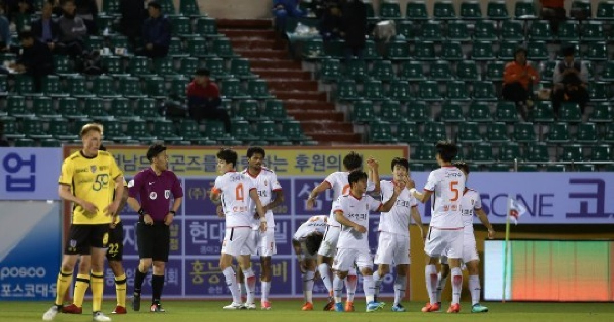 [K리그1 6R] '찌아구-이창민 골' 제주, 1명 적은 전남에 3-0 완승