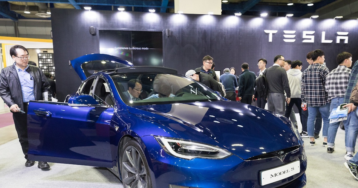 테슬라 모델S에 쏠린 관심