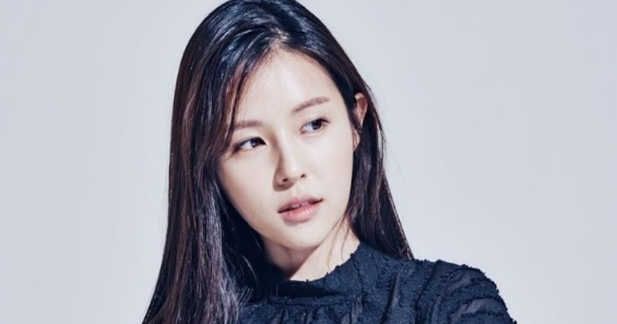 '시스루룩 뉴스진행 ' JTBC 조수애 아나운서는..1800대 1 경쟁 뚫고 입사한 수재