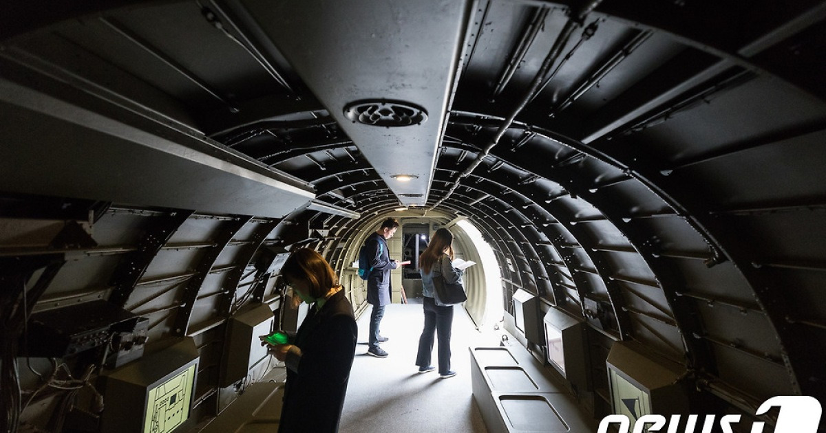 새롭게 재단장한 C-47 비행기 전시관