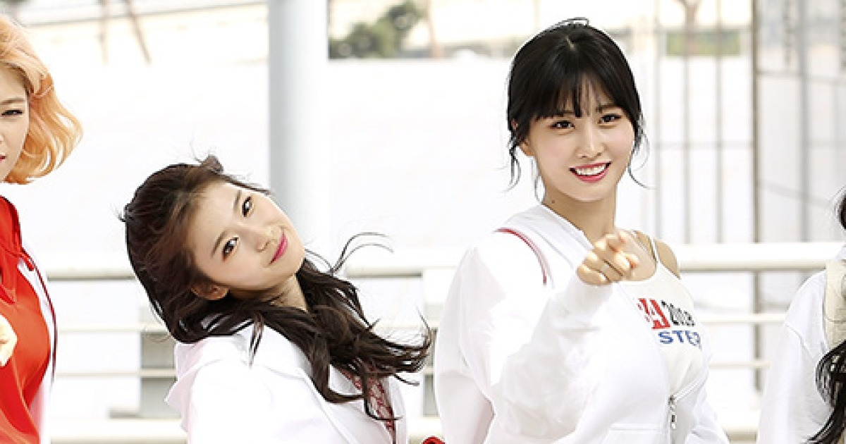 [bnt포토] 사나-모모 '비타민 애교 뿜뿜'