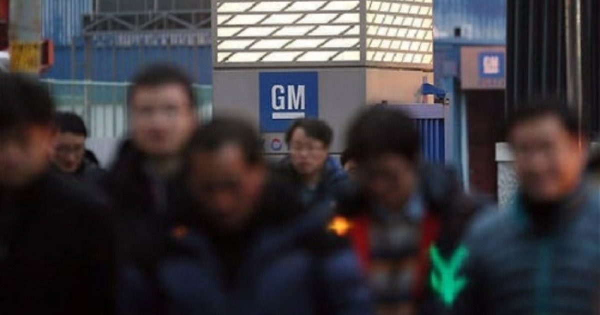 GM steps up pressure, hints at withdrawing debt-equity swap