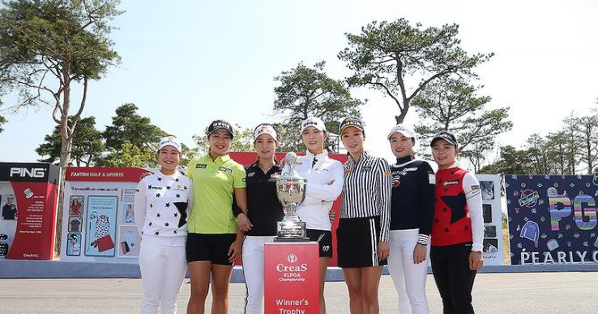 [포토] 크리스 F&C 제40회 KLPGA챔피언십 '메이저 우승컵 앞에서'