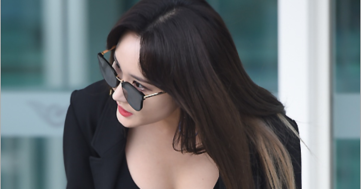 [MD화보] '더 숙이면 다 보이겠어'..EXID LE, 아찔한 노출