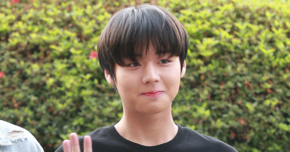 워너원(WannaOne) 박지훈, '긴장한 병아리 입술' (배틀트립 출근길)