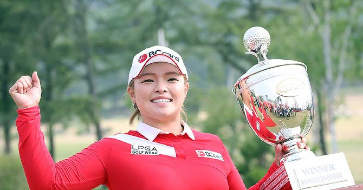 [포토] 장하나 '내가 크리스 KLPGA 챔피언십 40대 챔프'