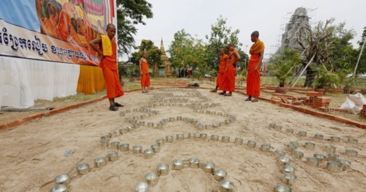 CAMBODIA VISAKA BOCHEA BUDDHA BIRTHDAY