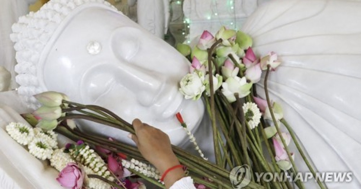 CAMBODIA VISAKA BOCHEA BUDDHA BIRTHDAY