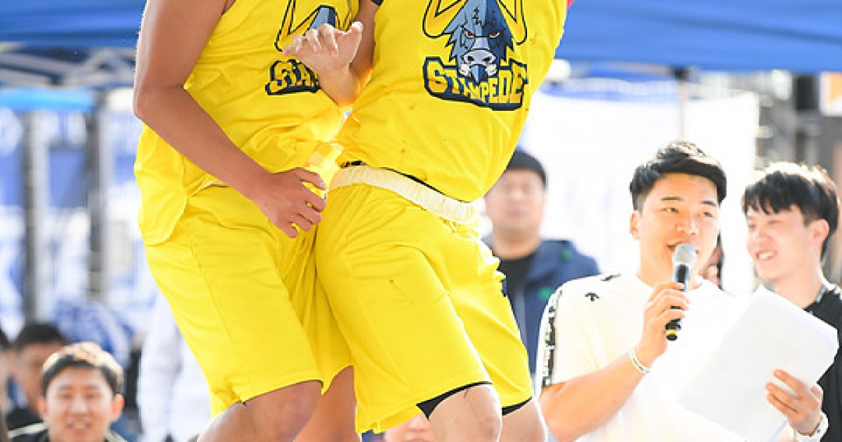 [JB포토] 스탬피드 '3X3 1라운드 승리의 기쁨'