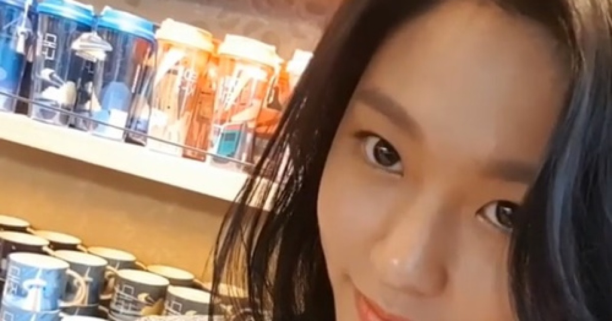 SNS] AOA 설현, 스스로 덕질할 만큼 예쁜 미모 '귀여워'