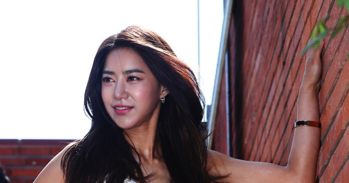 [홈트방트] '올해의 머슬퀸' 김근혜, 두 달만에 초콜릿 복근 장착한 비결은?