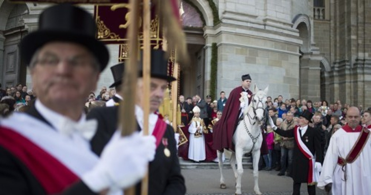 GERMANY PHOTO SET TRADITIONS BLOOD RIDE