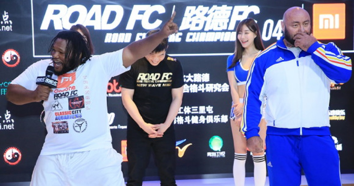 [로드FC 047] '놀라운 이변' 바넷, 마이티모 이긴 룬구에 TKO승