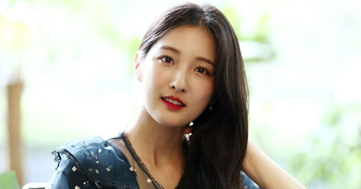 '배우 손지현입니다'