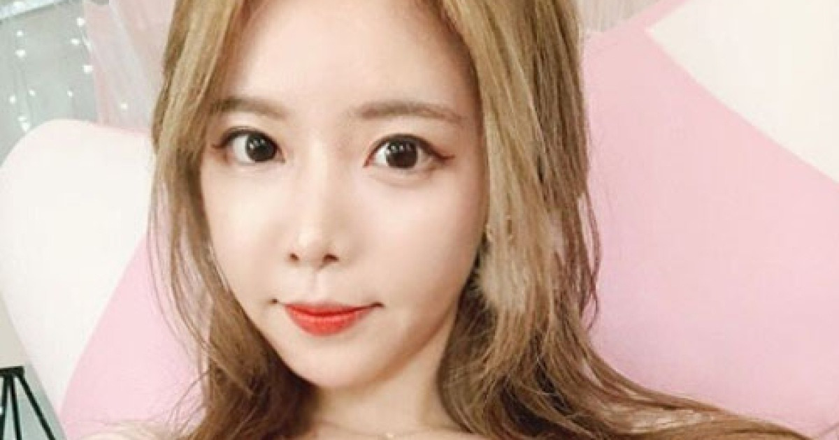 아프리카티비(TV) BJ 이슬이, 가슴골 깊게 패인 의상으로 볼륨감 자랑 '섹시'