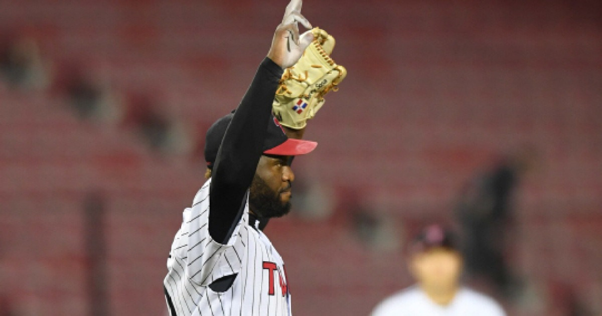 '소사 14K 완봉투' LG, NC에 3연전 스윕..NC 5연패 수렁