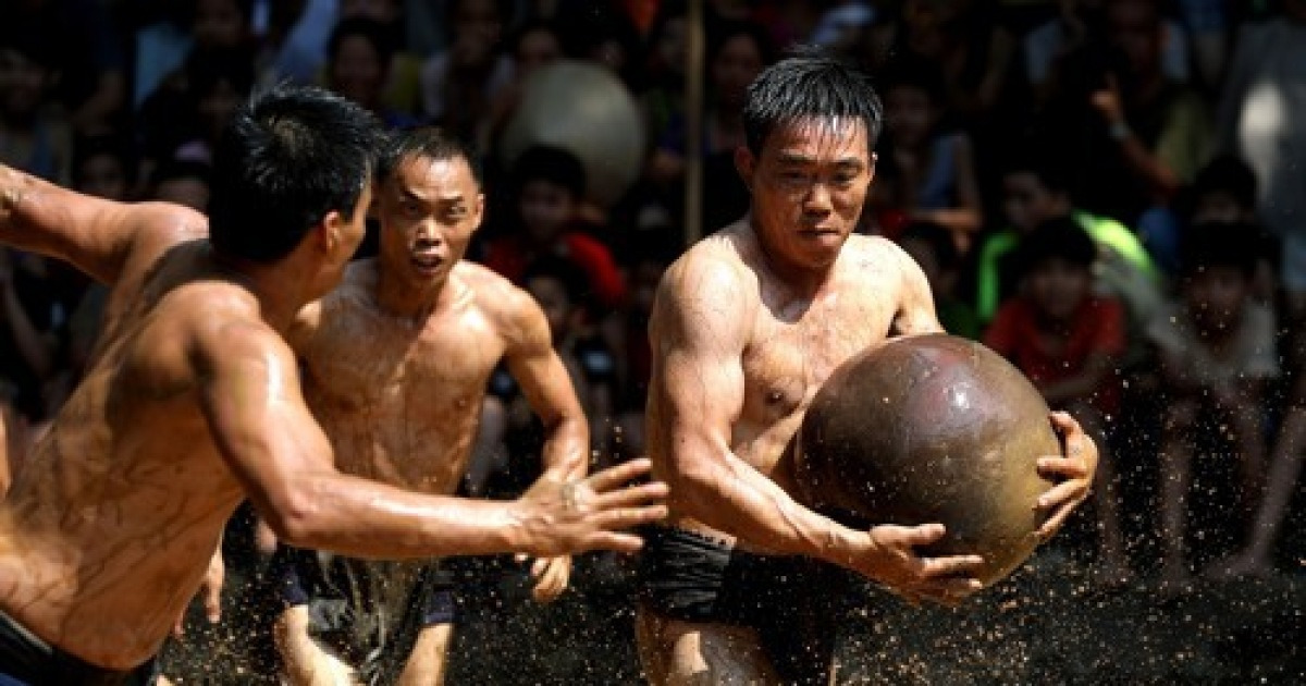 VIETNAM TRADITION MUD BALL WRESTLING