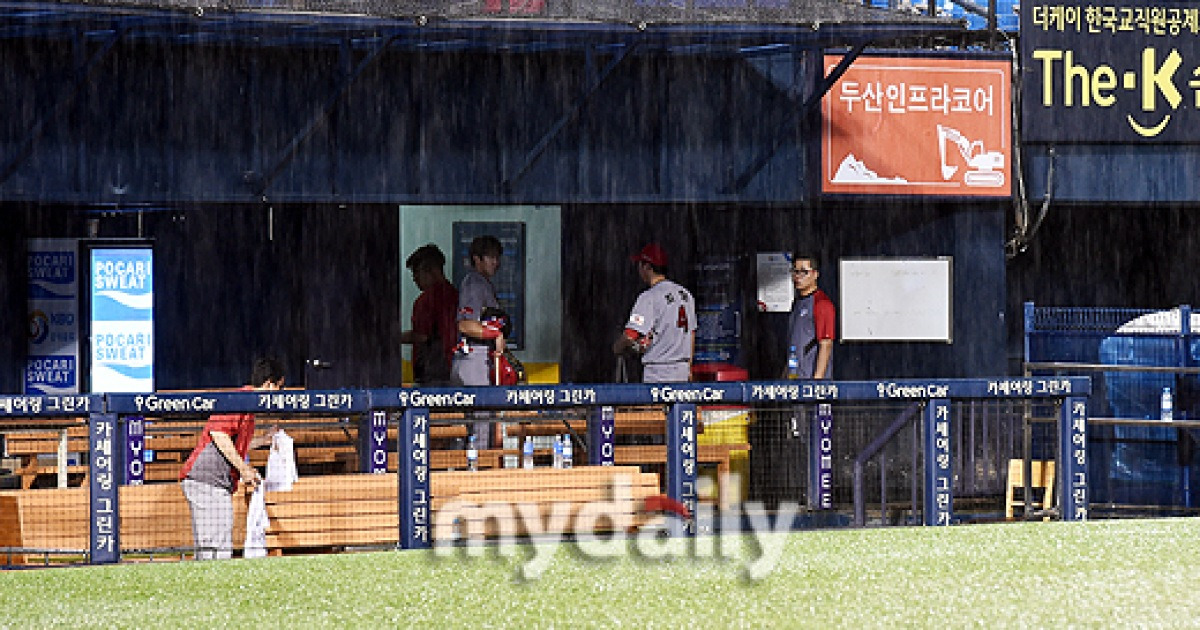 [MD포토] 아쉬운 SK '1-0 리드중 우천 노게임'
