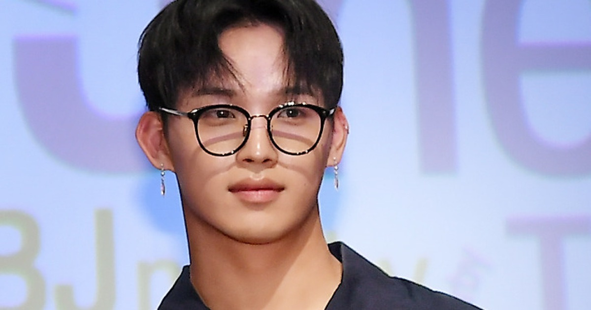 [포토엔HD] 비투비(BTOB) 임현식 '시크한 눈빛으로 주변 압도'