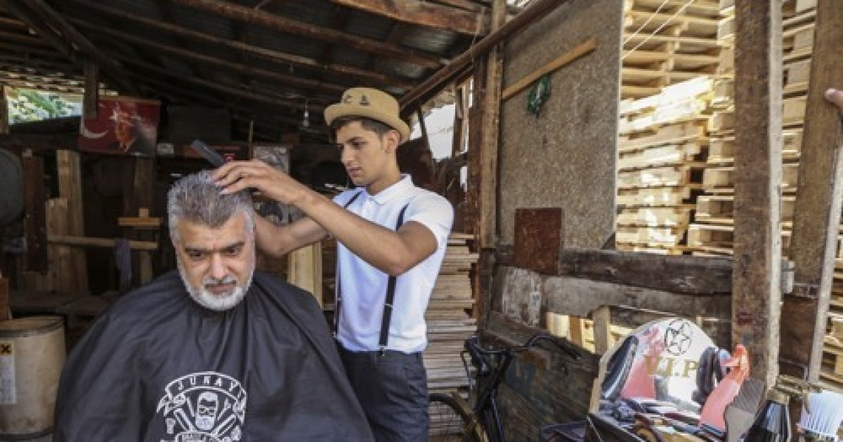 LEBANON PHOTO SET ROAMING BARBER
