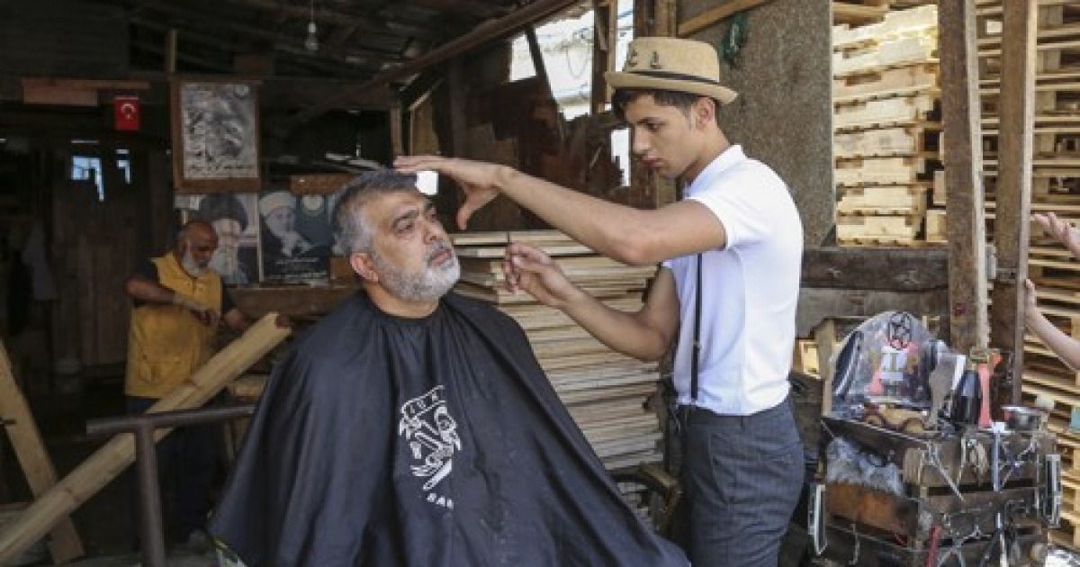 LEBANON PHOTO SET ROAMING BARBER