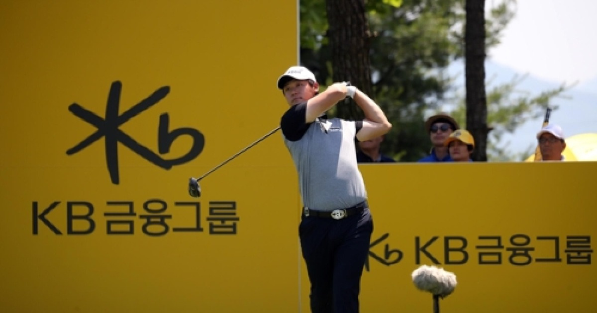 신인 윤성호, 코리안투어 KB금융 리브챔피언십 3R 선두(종합)
