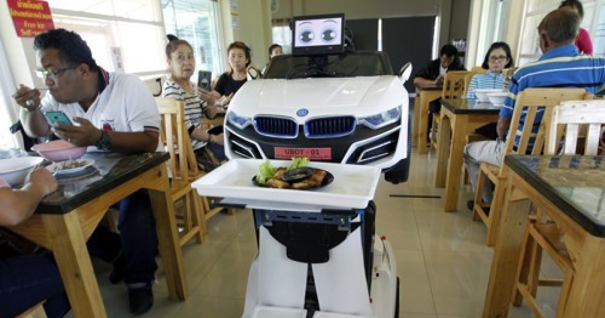 THAILAND TECHNOLOGY ROBOTIC WAITER