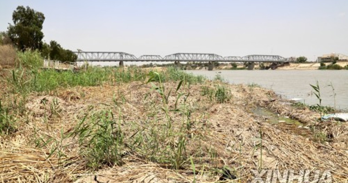 IRAQ-MOSUL-TIGRIS RIVER-LOW FLOW