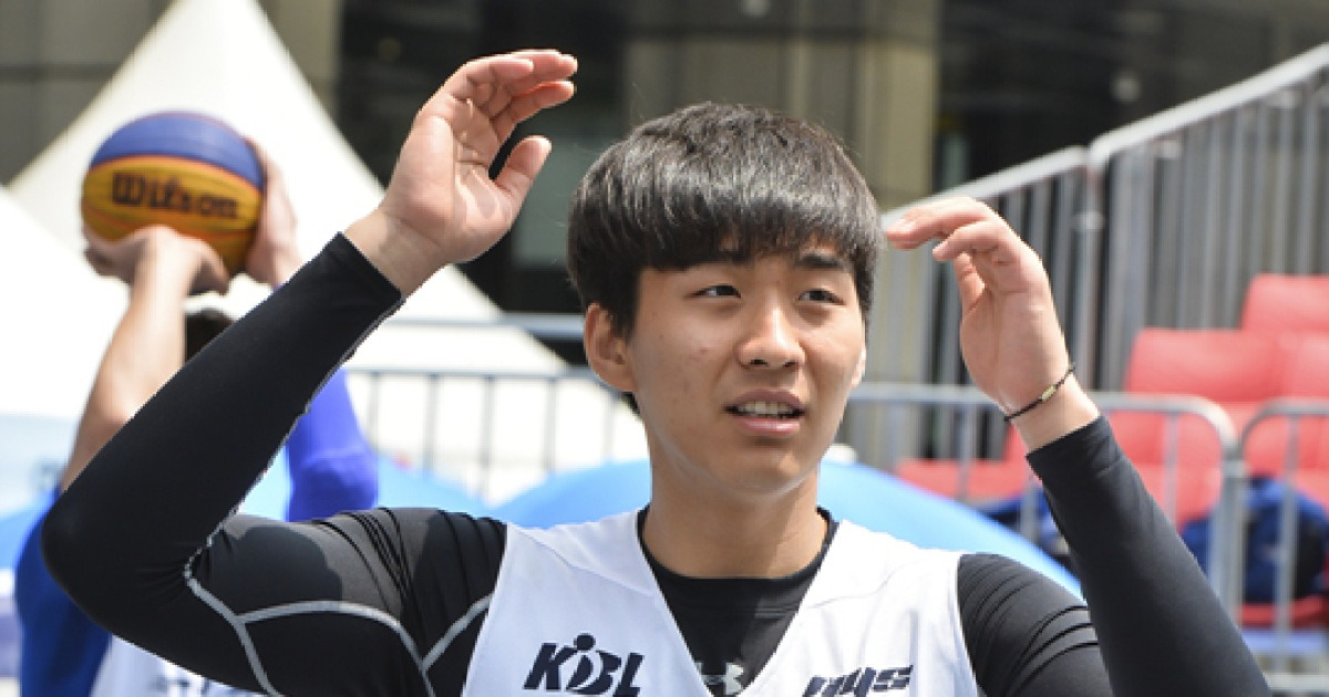 [JB포토] KBL WINDS 양홍석 '햇빛 뜨겁다'