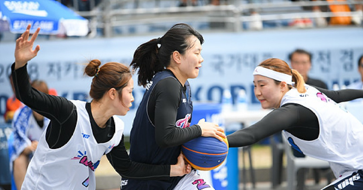 [JB포토] 돌파하는 WKBL 호프스 김진희