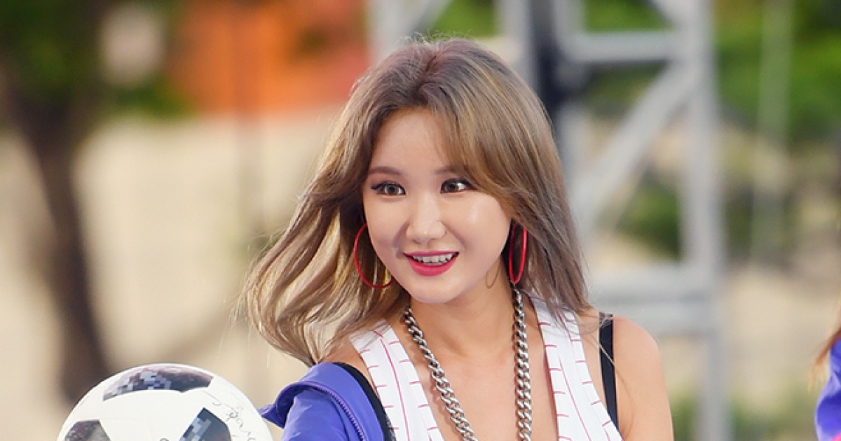 [TD포토] EXID LE '시원한 골, 부탁해요!'