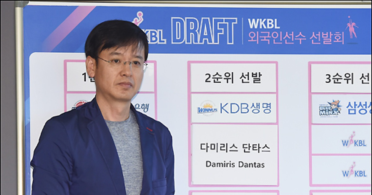 [MD포토] KDB생명 정상일 감독, '지난 시즌 준우승의 주역 선발'