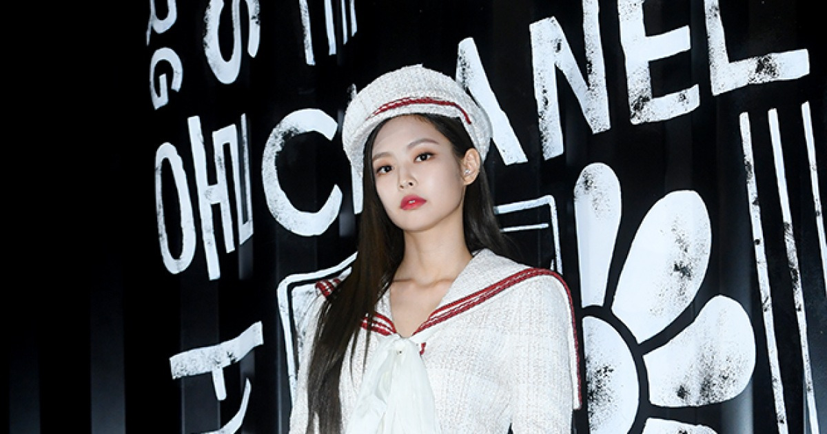 Td포토 블랙핑크 제니 쭉 뻗은 11자 각선미