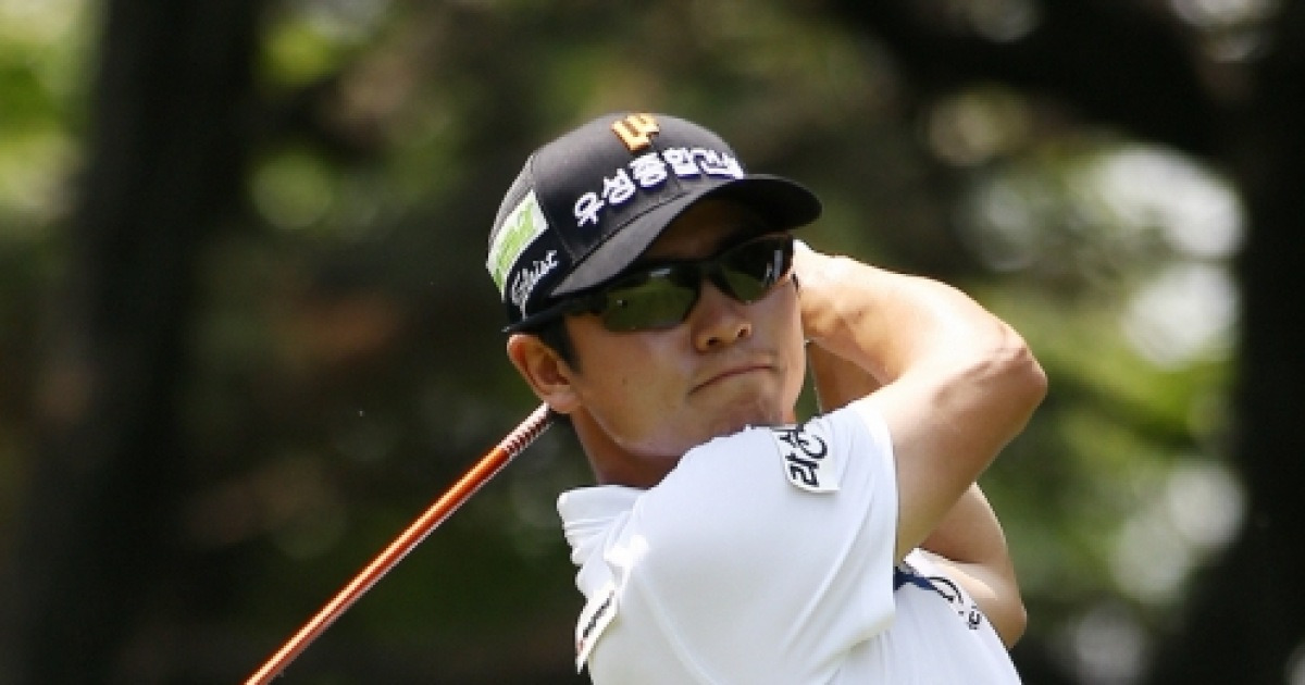 2주 연승 도전 최민철, KPGA선수권 1R서 코스레코드 경신
