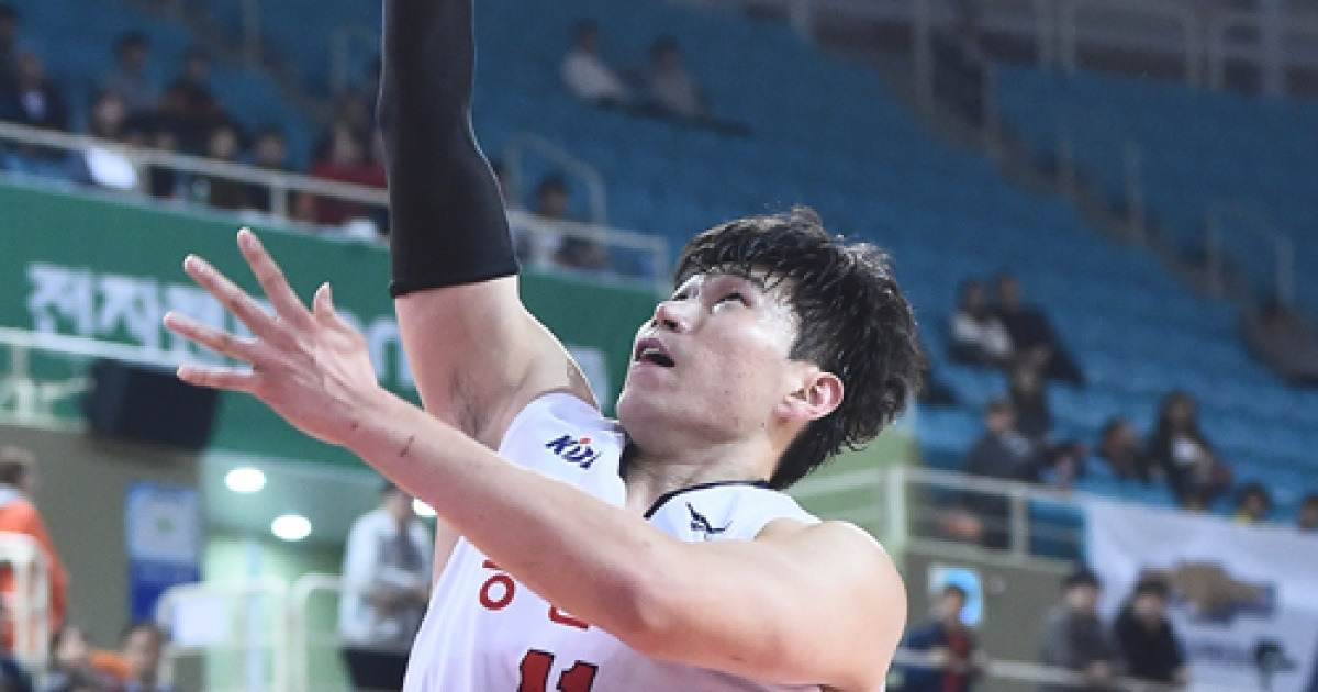 KGC, 오세근과 8억 5000만원 재계약..샐러리캡 90.3% 소진