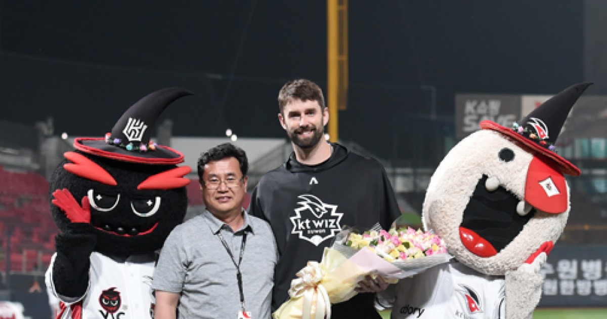 [MD포토] 니퍼트 'KT 유니폼 입고 이룬 KBO리그 100승'