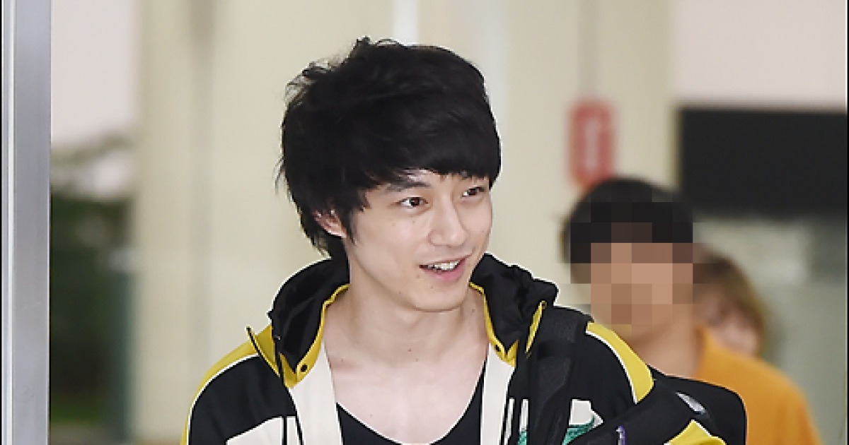 동네 슈퍼 가는거야 사카구치 켄타로 후줄근 패션으로 등장 [md화보]