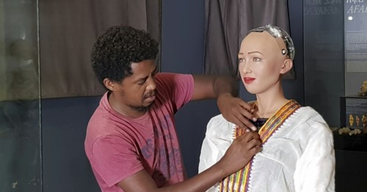 Ethiopia Robot Meets Leader