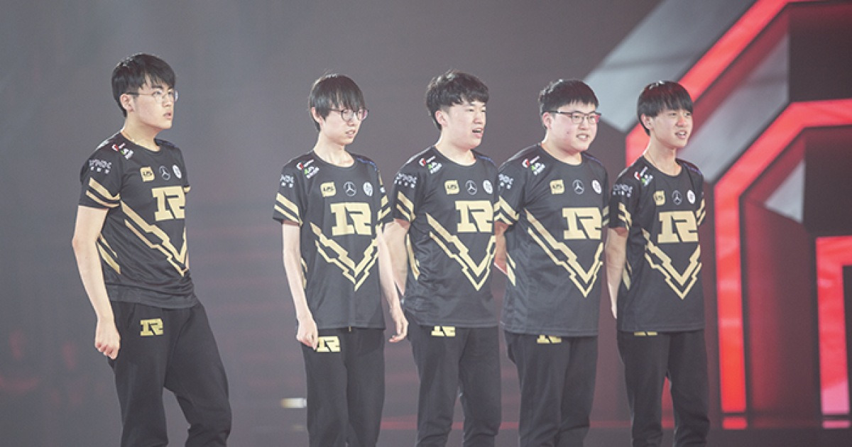 [포토] 킹존 잡고 결승 확정지은 RNG